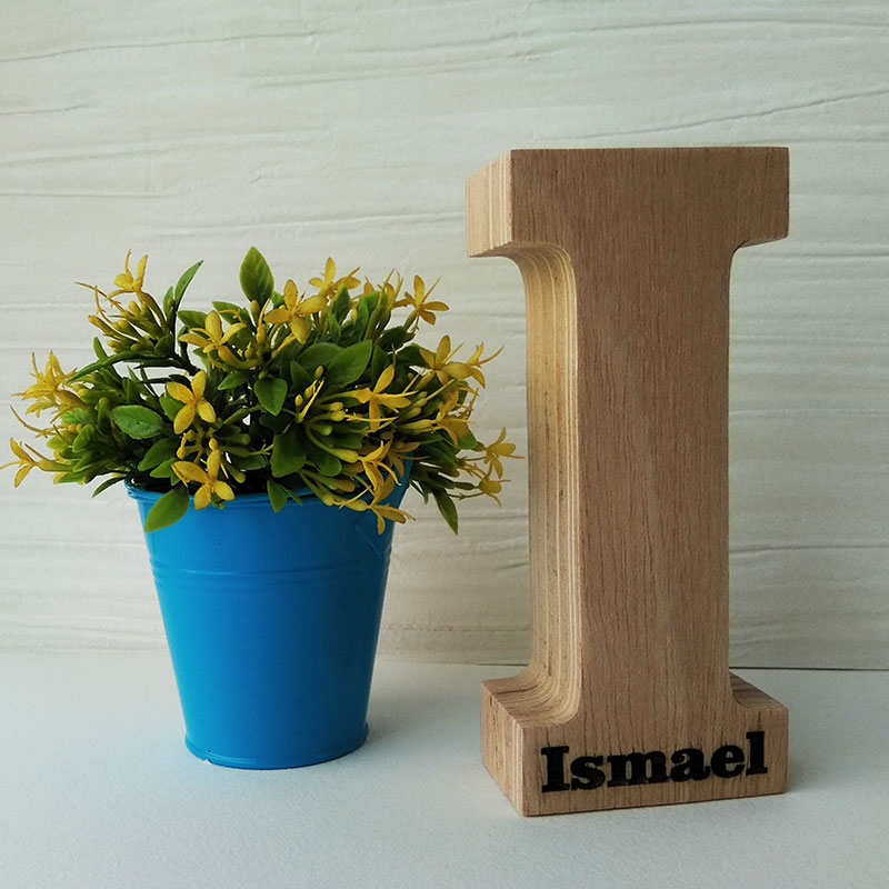 Letra I con el nombre de Ismael - Decoraletras