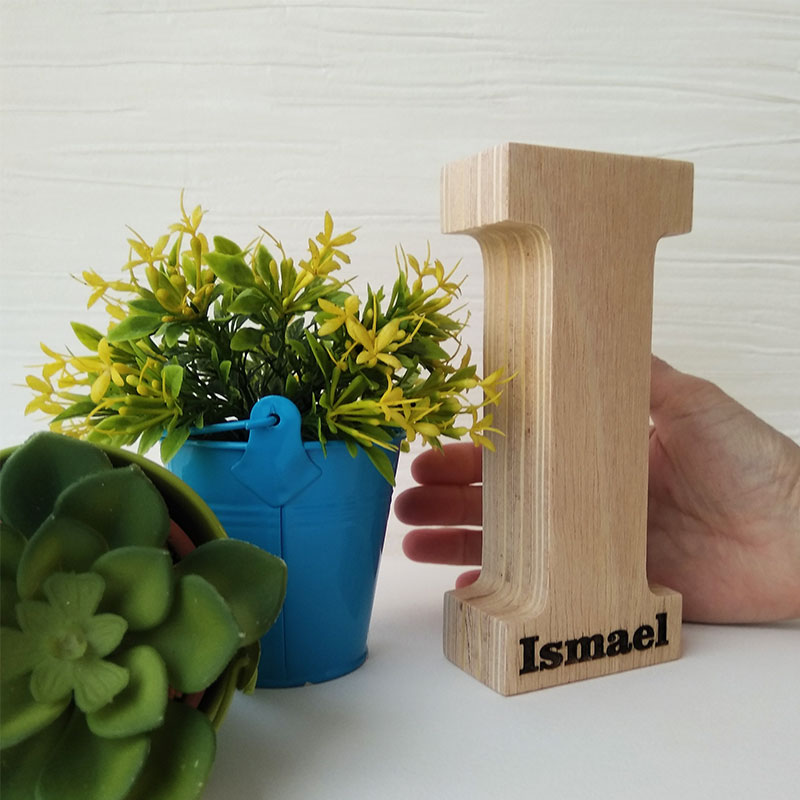 Letra I con el nombre de Ismael - Decoraletras