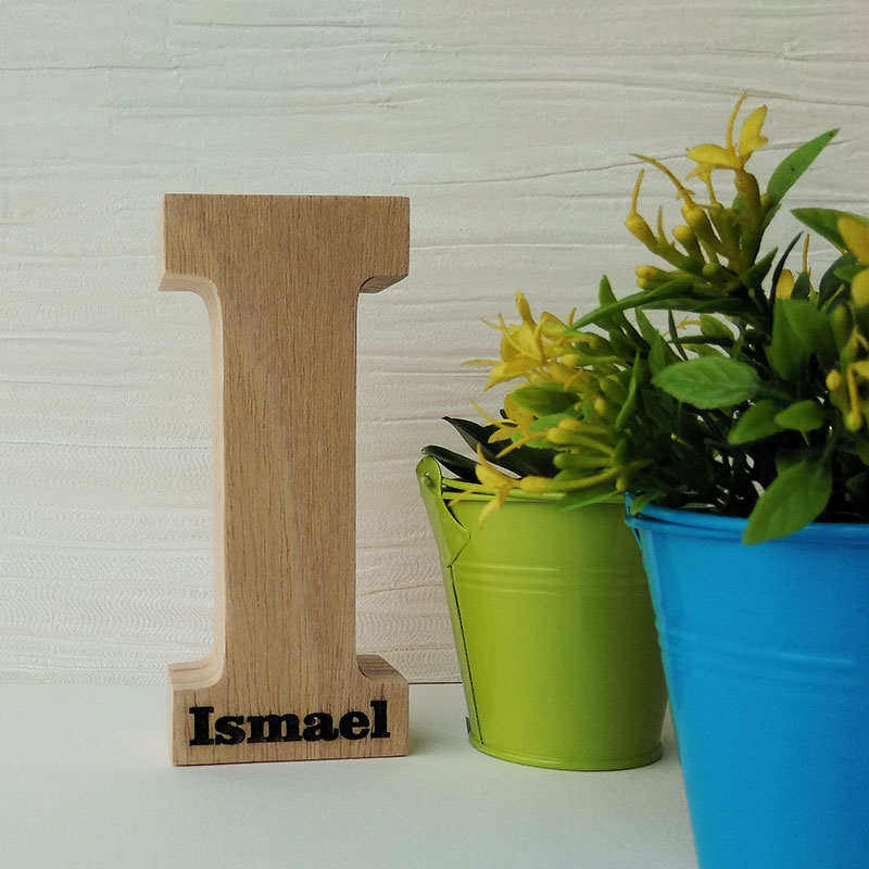 Letra I con el nombre de Ismael - Decoraletras