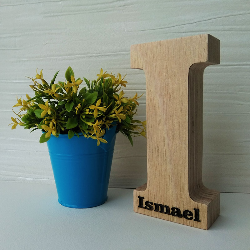 Letra I con el nombre de Ismael - Decoraletras