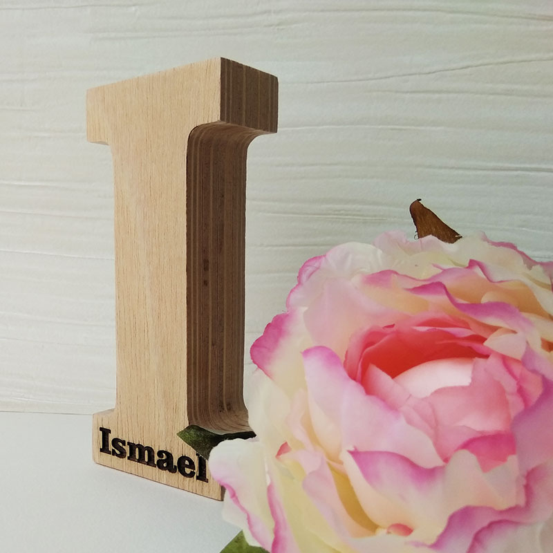 Letra I con el nombre de Ismael - Decoraletras