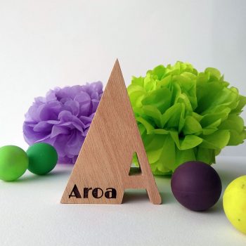 Letra A grabada con el nombre de Aroa - Decoraletras