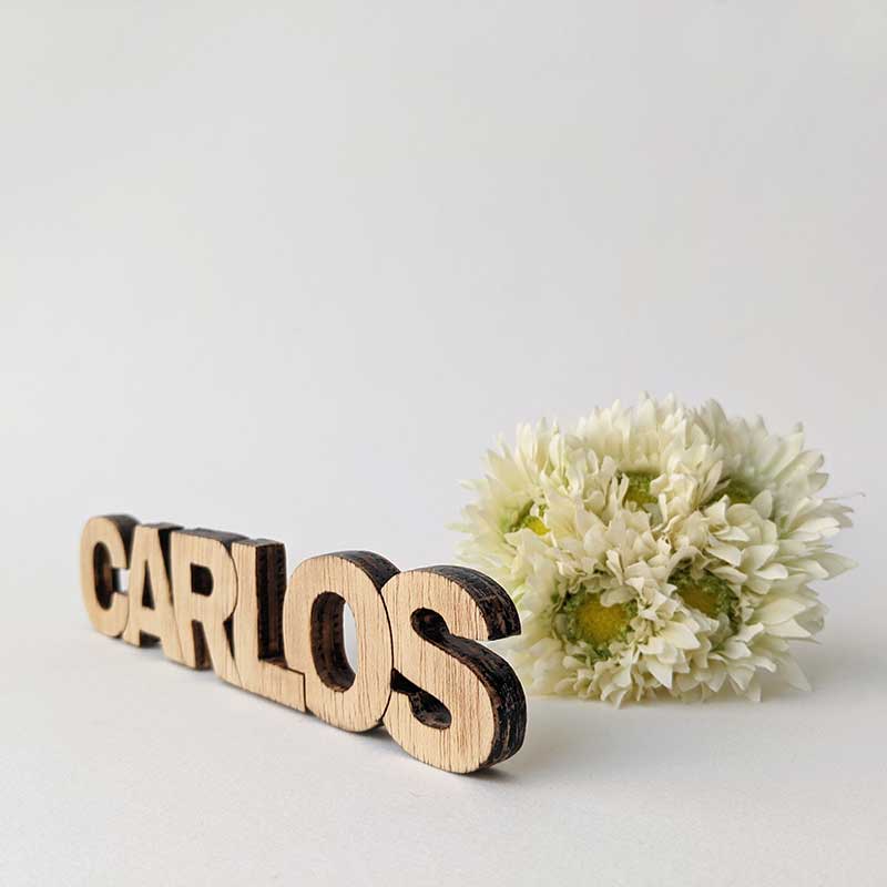 Nombre Carlos en madera - Decoraletras