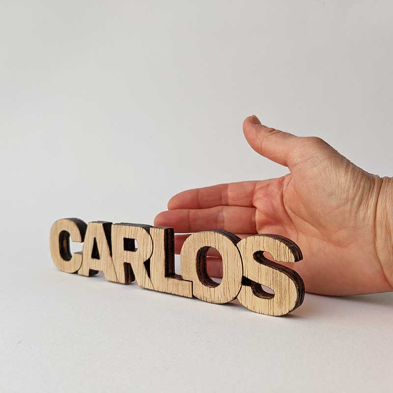 Nombre Carlos en madera - Decoraletras